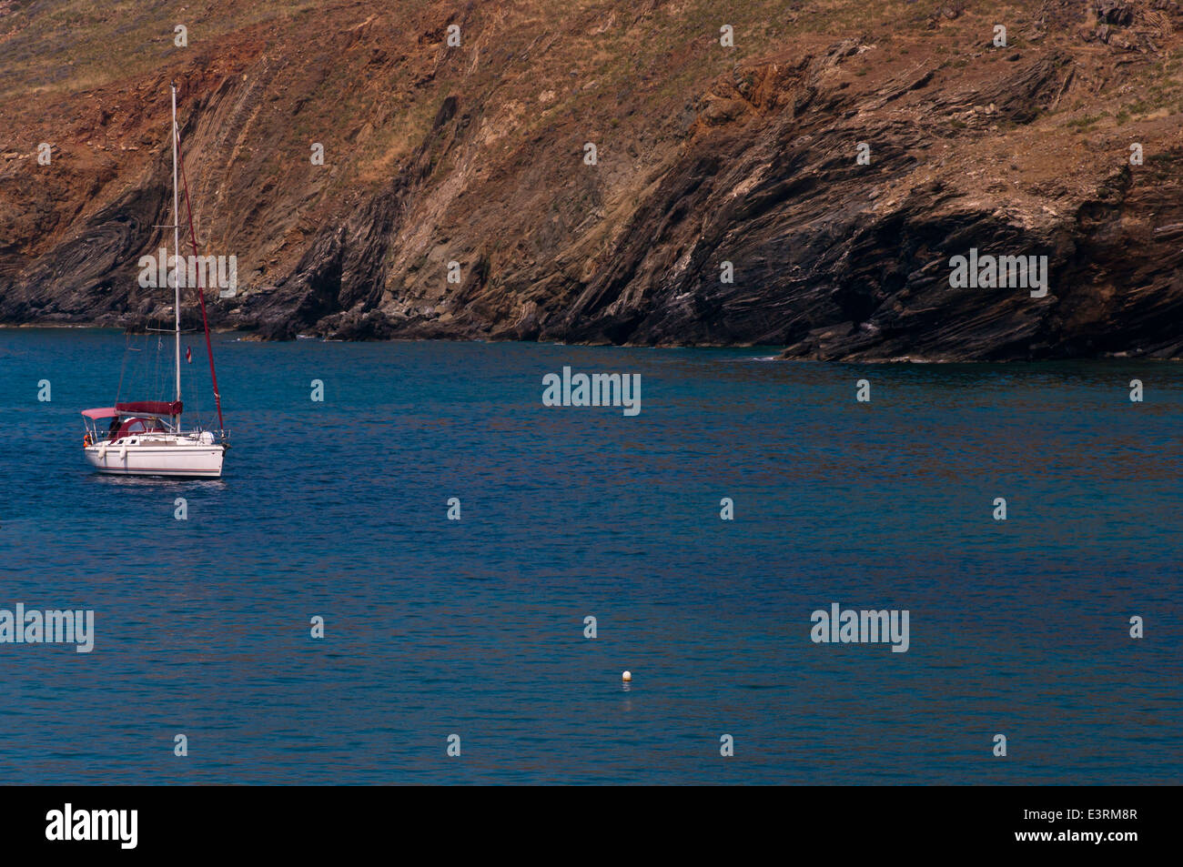 Sails on yacht hi-res stock photography and images - Alamy