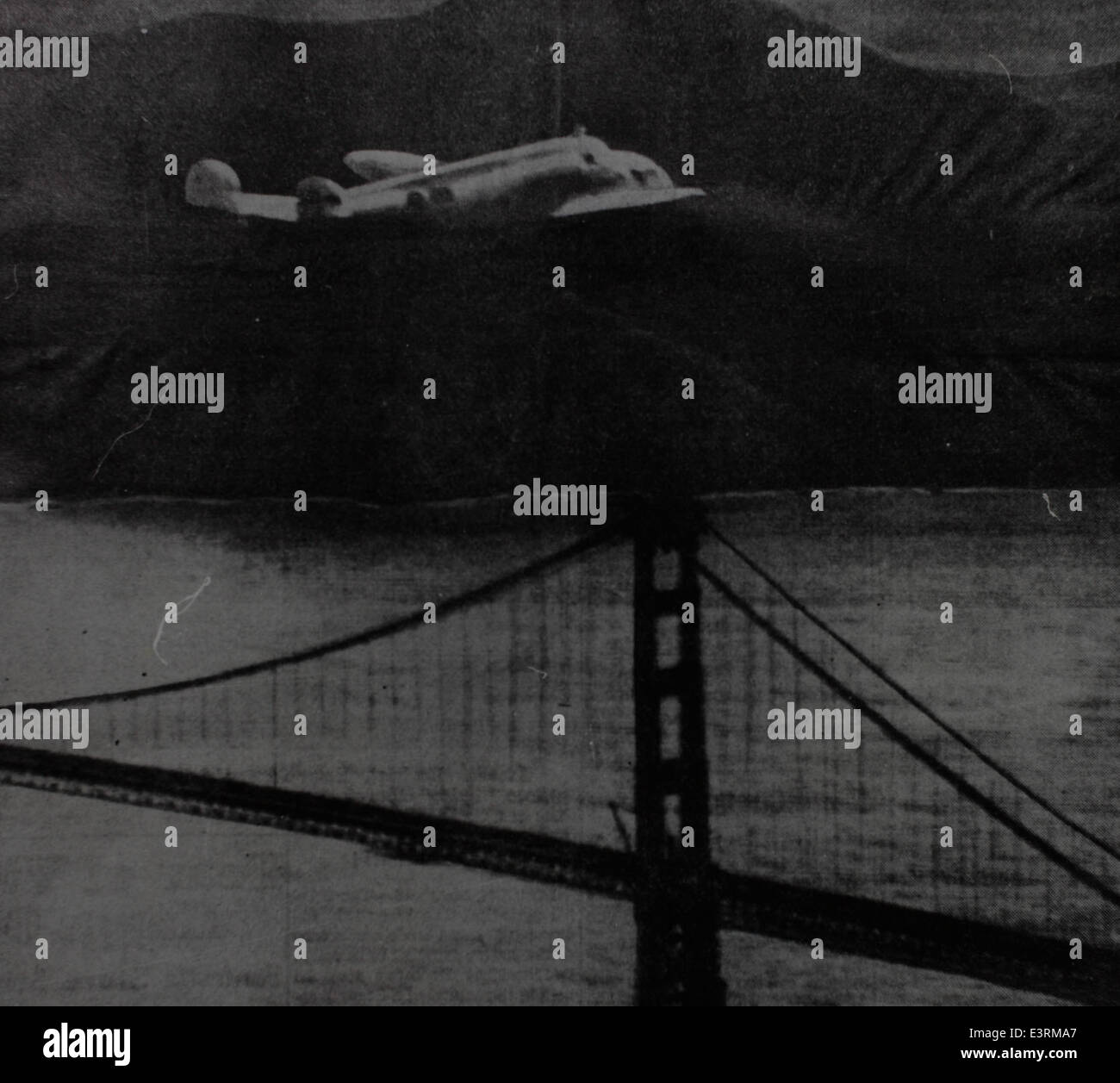 Golden Gate Bridge Plane Stock Photos & Golden Gate Bridge Plane Stock ...