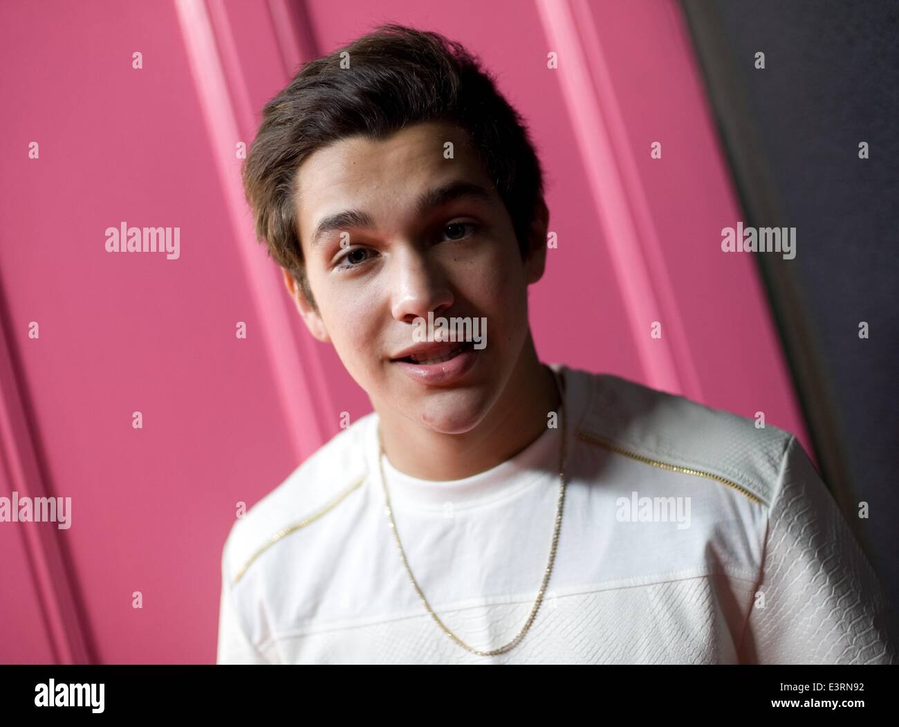 Austin mahone 2014 hi-res stock photography and images - Alamy