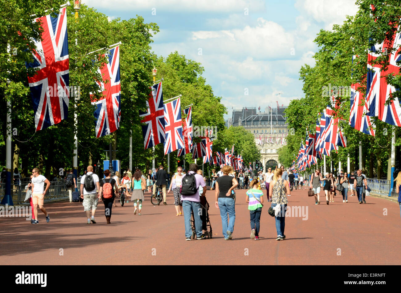 The Mall leading to Buckingham Palace, London, UK Stock Photo - Alamy