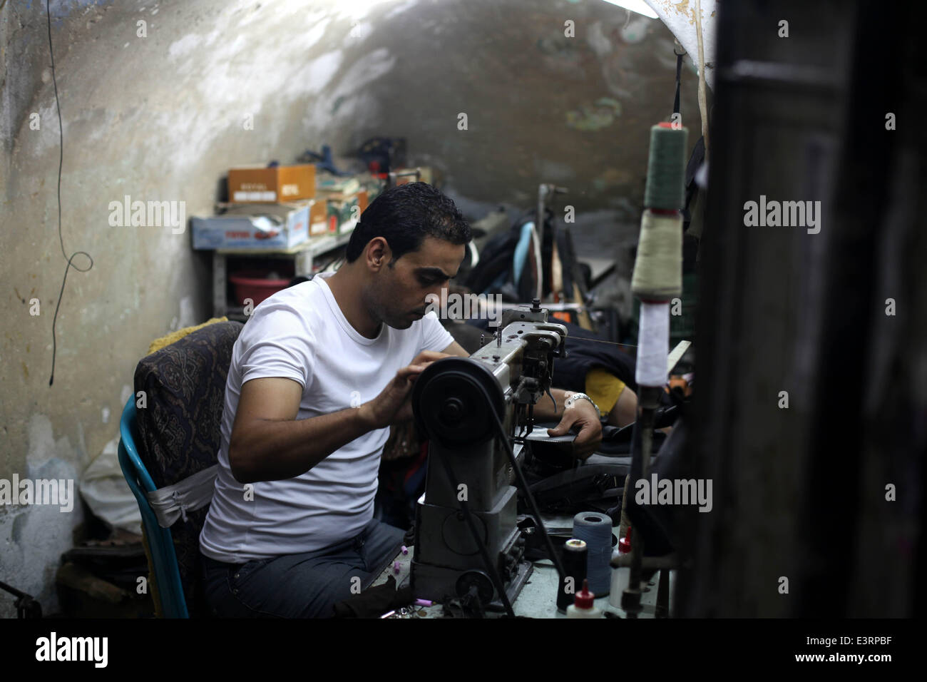 Gaza, Palestinian Territories. 27th June, 2014. Palestinian tailor ...