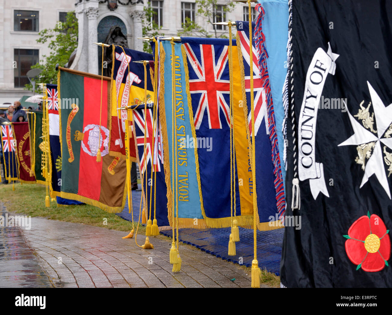 Manchester warfare remembrance soldiers army hi-res stock photography ...