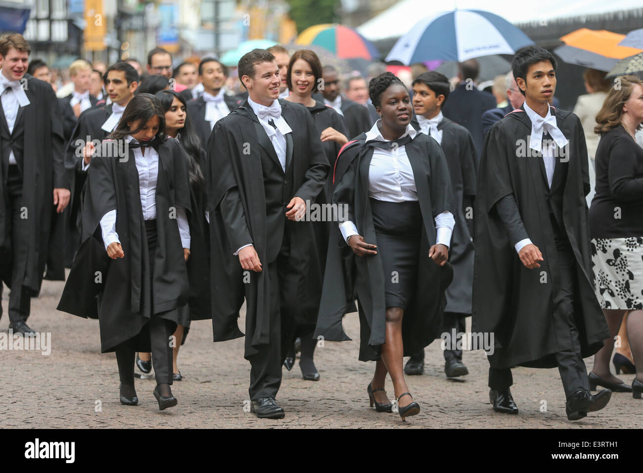 CAMBRIDGE UNIVERSITY STUDENTS ON GRADUATION DAY TO COLLECT THEIR DEGREE ...