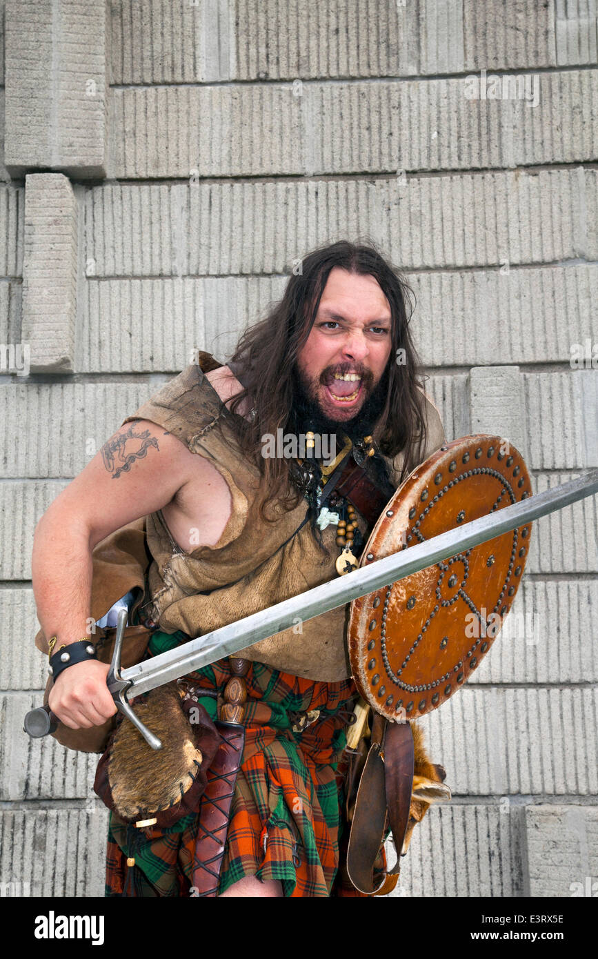 Scottish clan sword hi-res stock photography and images - Alamy