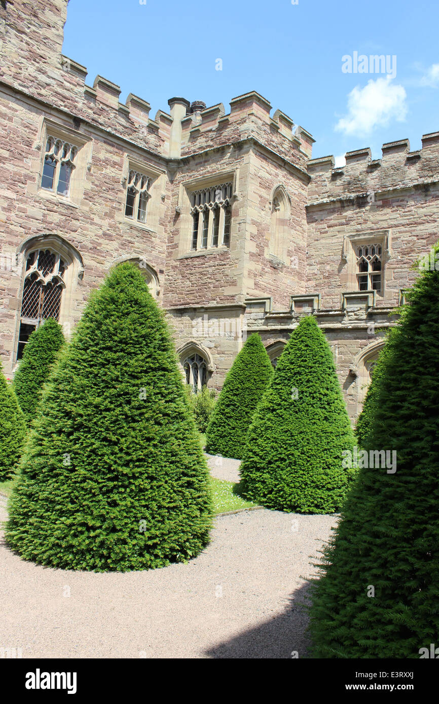 Hampton Court Castle Stock Photo - Alamy
