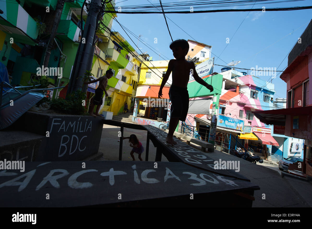 Slum children brazil hi-res stock photography and images - Alamy