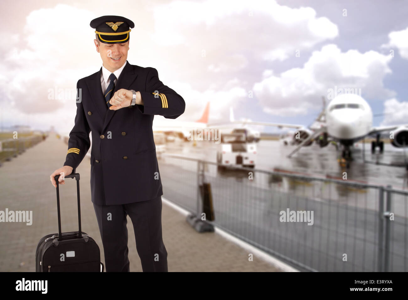 pilot with luggage on airport Stock Photo - Alamy