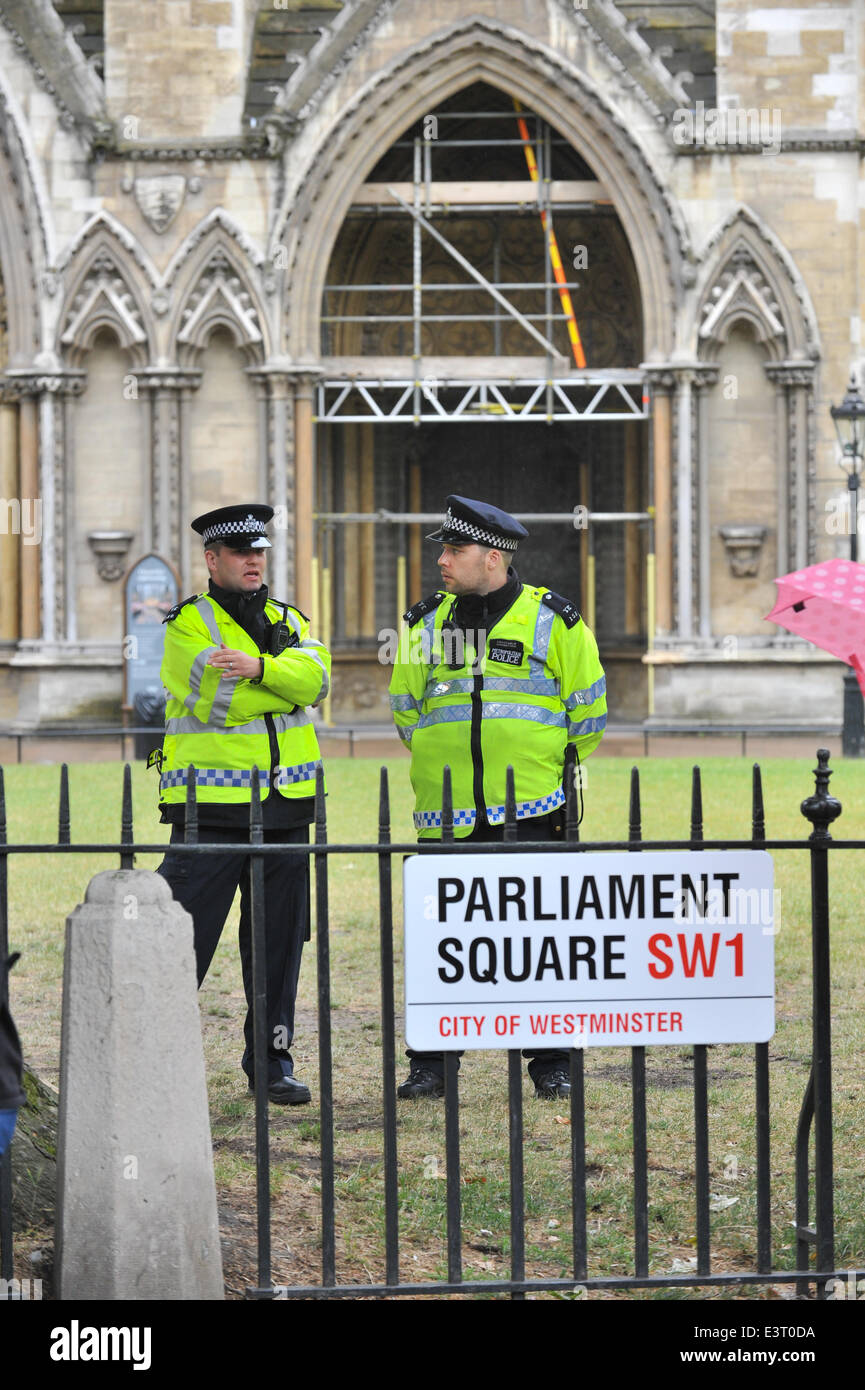Police guard outside home hi-res stock photography and images - Alamy