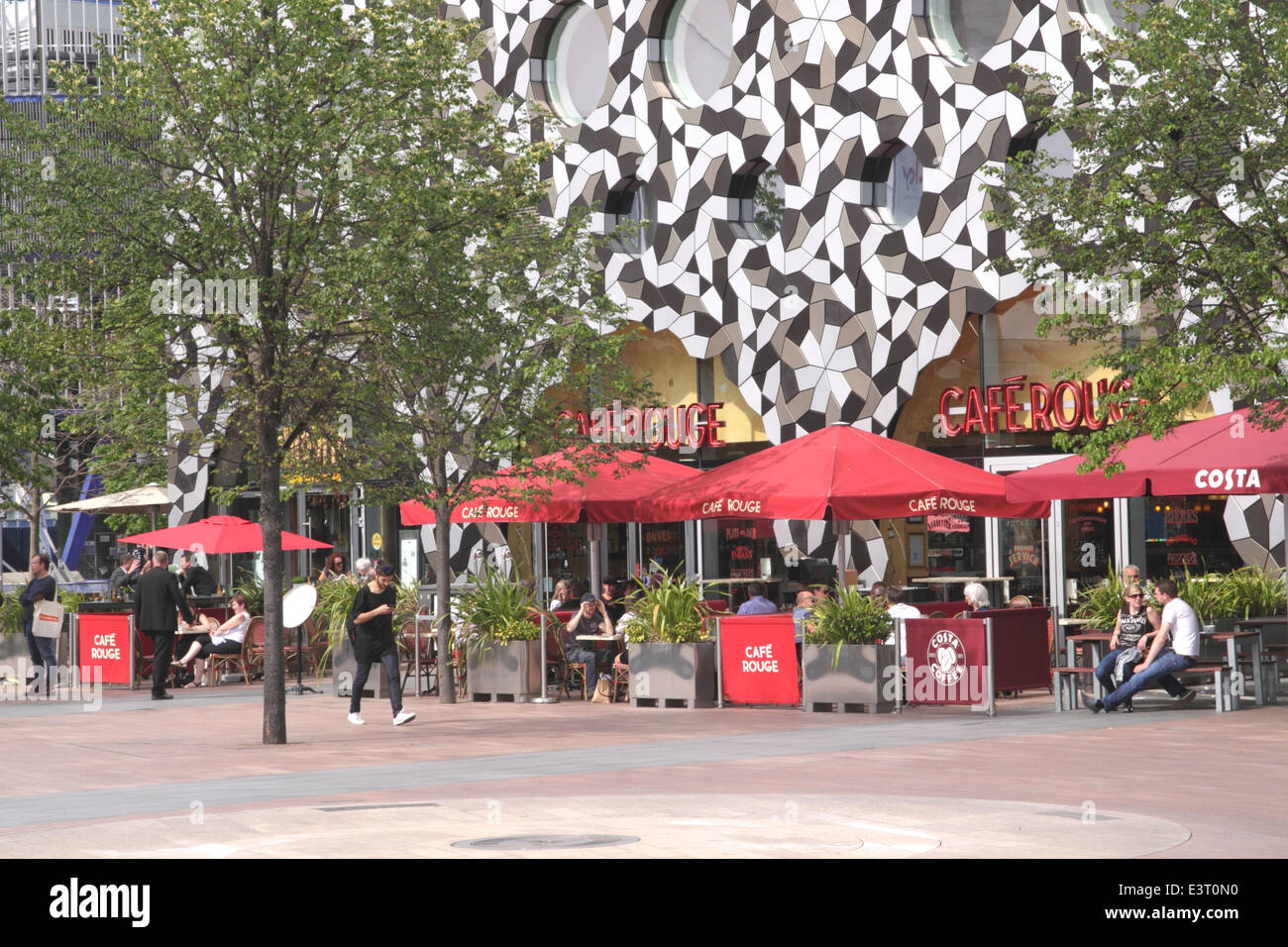 Cafe Rouge in front of Ravensbourne College Building Greenwich ...