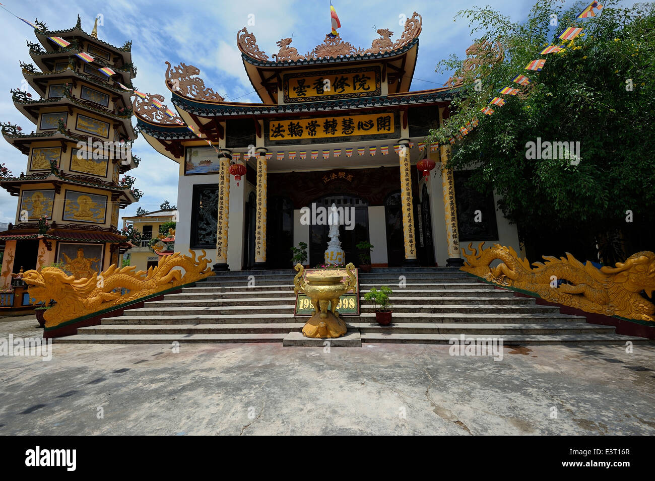 Concrete buddhist tower hi-res stock photography and images - Alamy