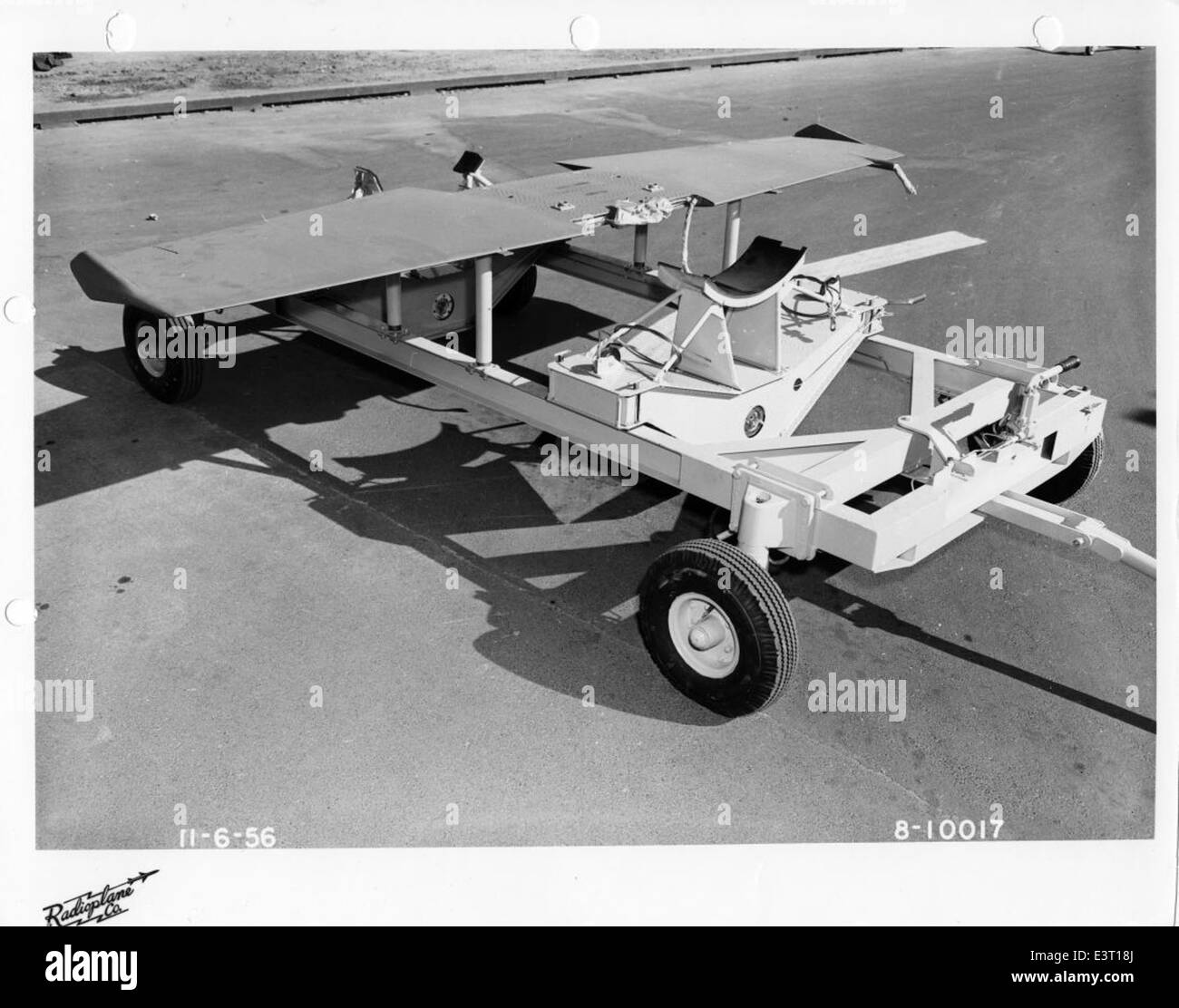 Aircraft dolly hi-res stock photography and images - Alamy