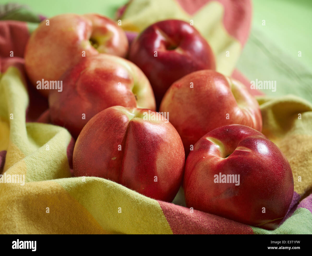 Nectarines hi-res stock photography and images - Alamy