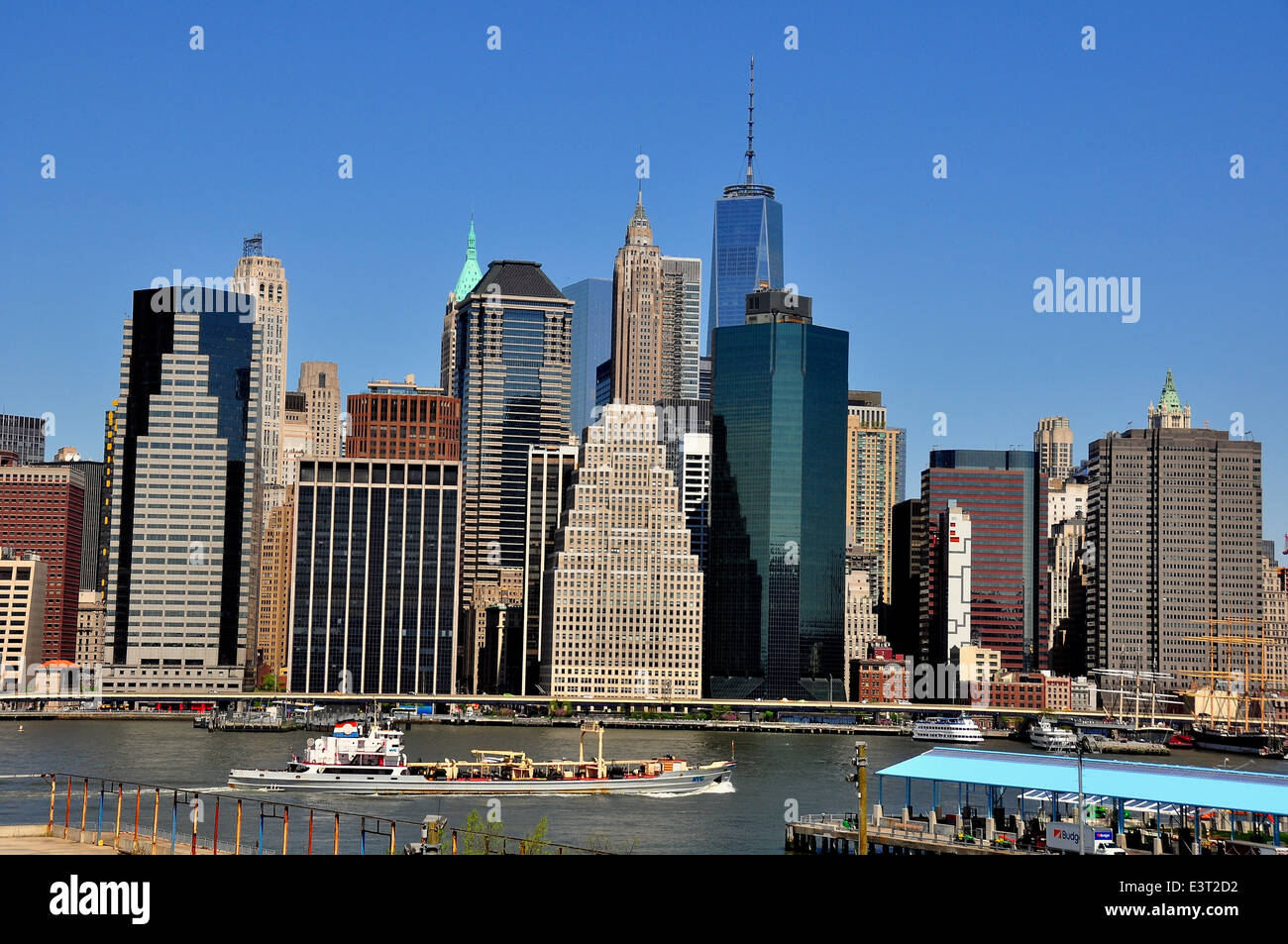 NYC: View over the East River to lower Manhattan seen from the ...