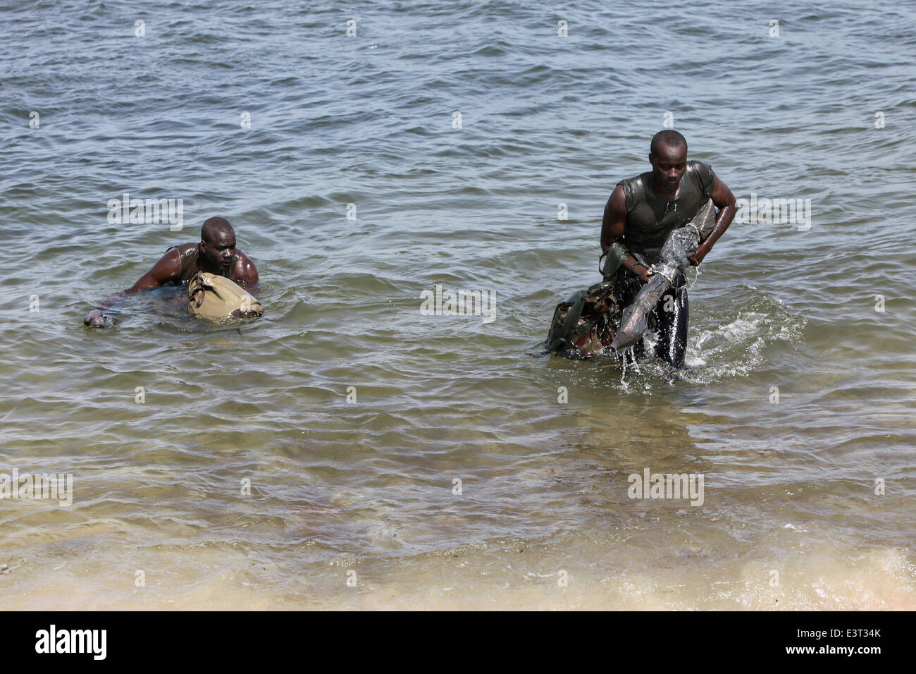 Senegalese commandos assault a beachhead during training with US ...