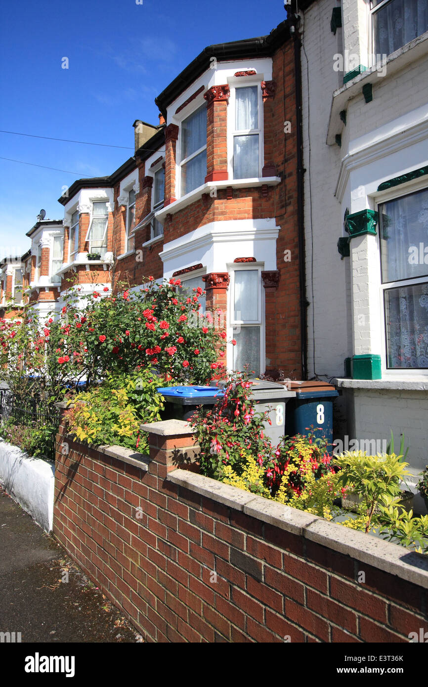Terraced british houses hi-res stock photography and images - Alamy