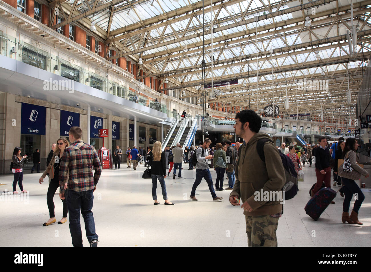 waterloo station in London, train, London, waterloo, hectic, sunroof ...