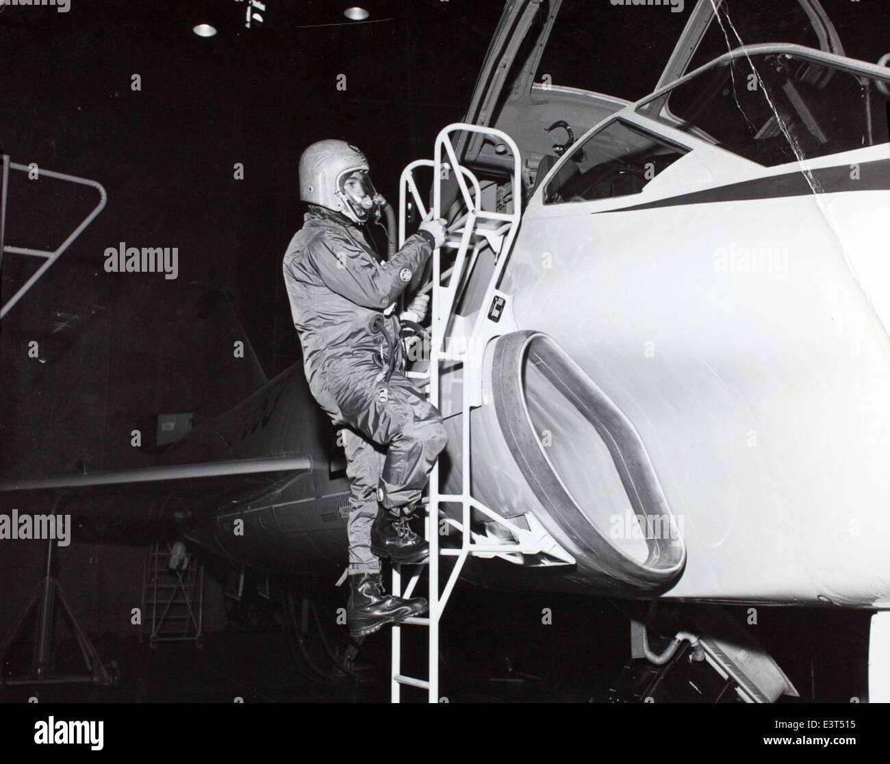 This image shows a Convair TF-102A Delta Dagger (54-1353), a U.S. Air ...