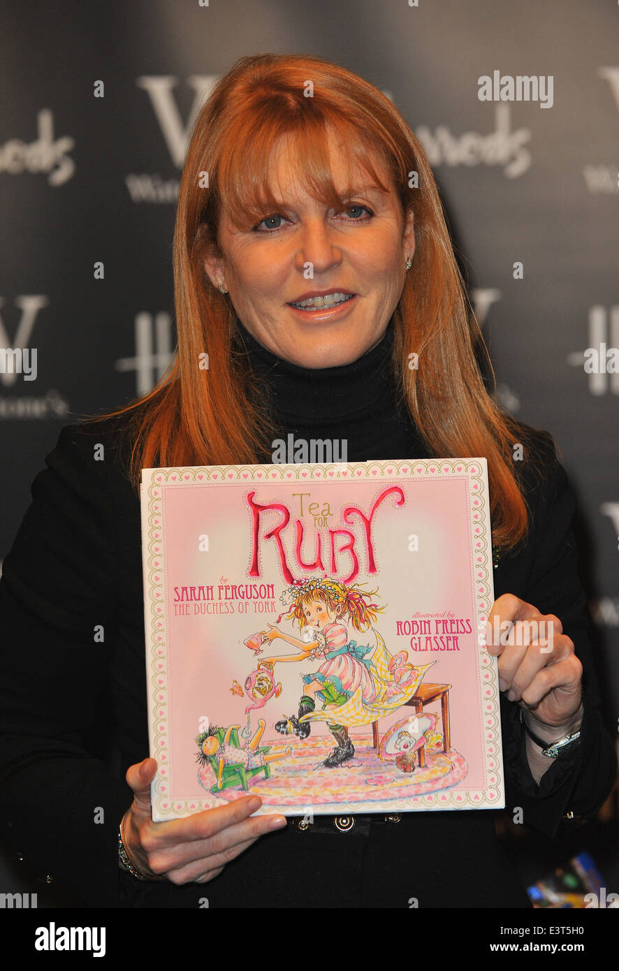 London, UK, UK. 6th Dec, 2008. Sarah Ferguson Signs copies of her new ...