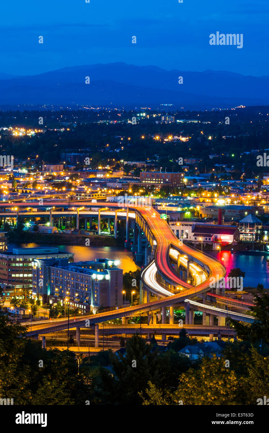 Portland oregon downtown hi-res stock photography and images - Alamy