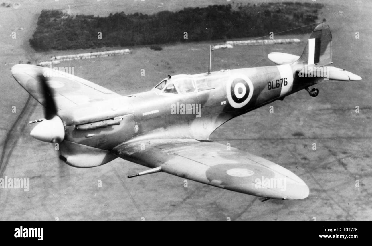 Spitfire mk vb hi-res stock photography and images - Alamy
