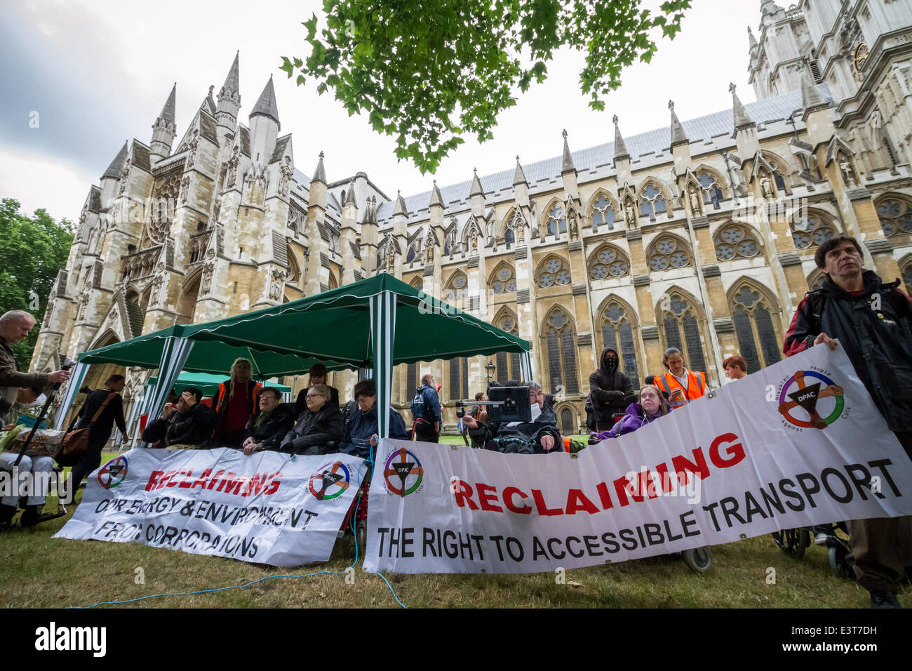 Protest westminster abbey hi-res stock photography and images - Alamy