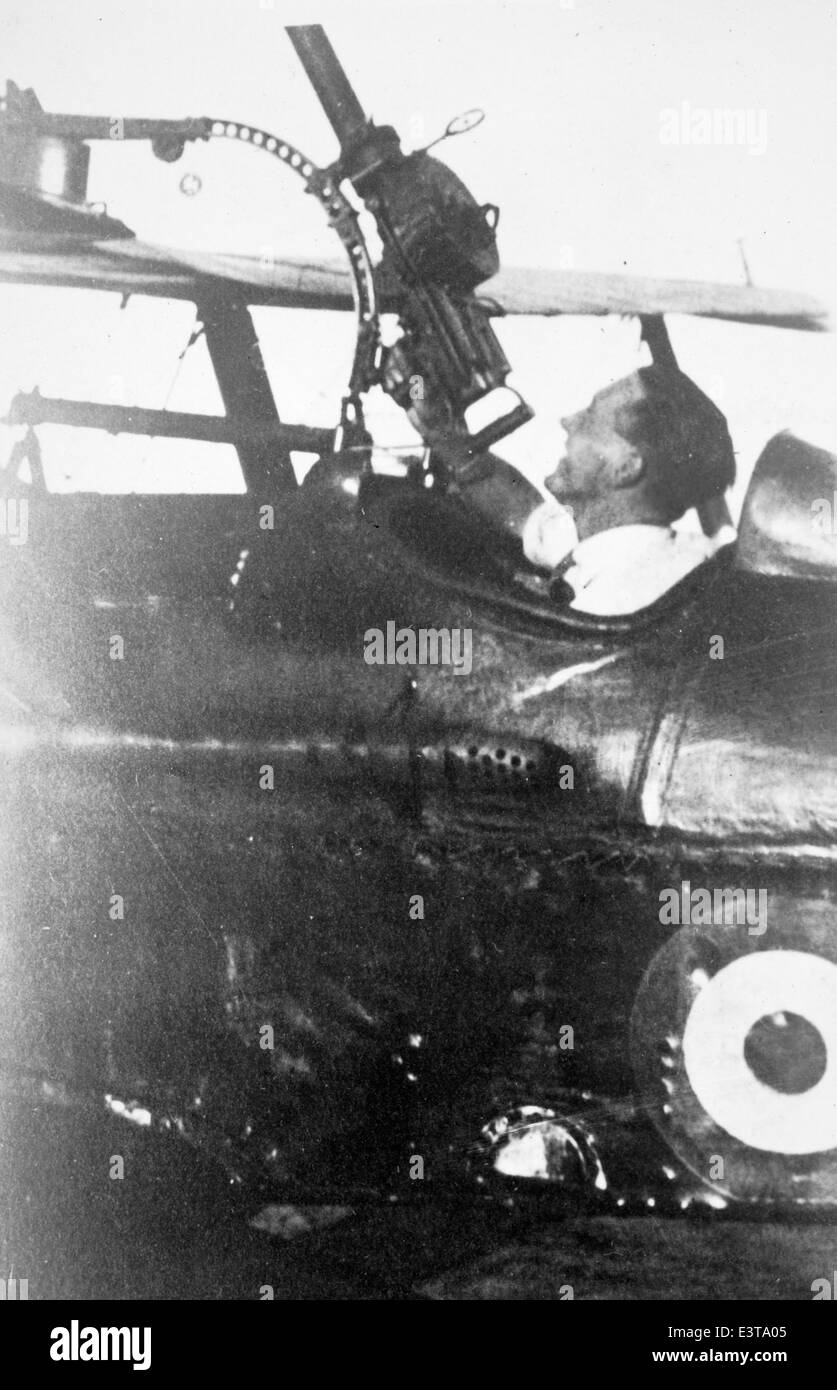 Lewis aircraft machine gun hi-res stock photography and images - Alamy