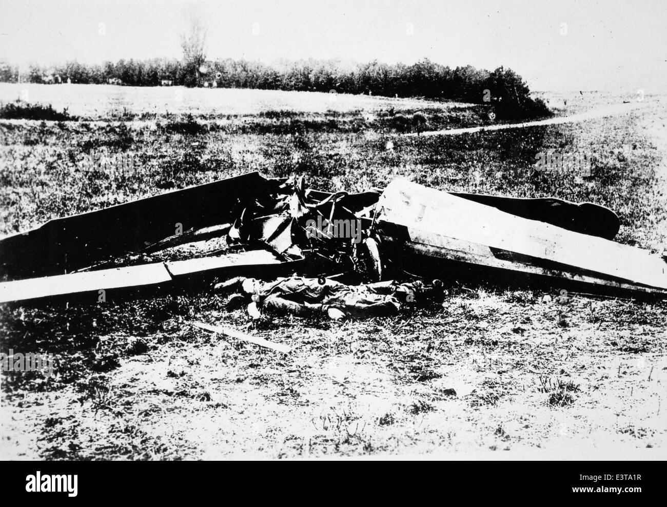 The body of Quentin Roosevelt beside his fallen Nieuport Stock Photo ...