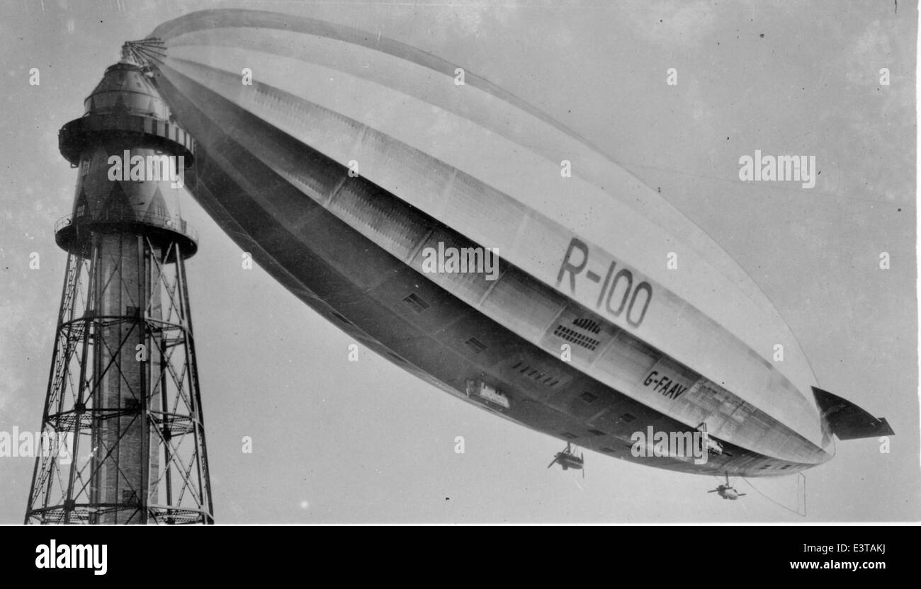 Airship r 100 hi-res stock photography and images - Alamy