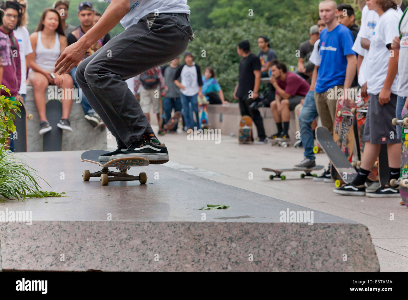 Teenage skateboarder hi-res stock photography and images - Alamy