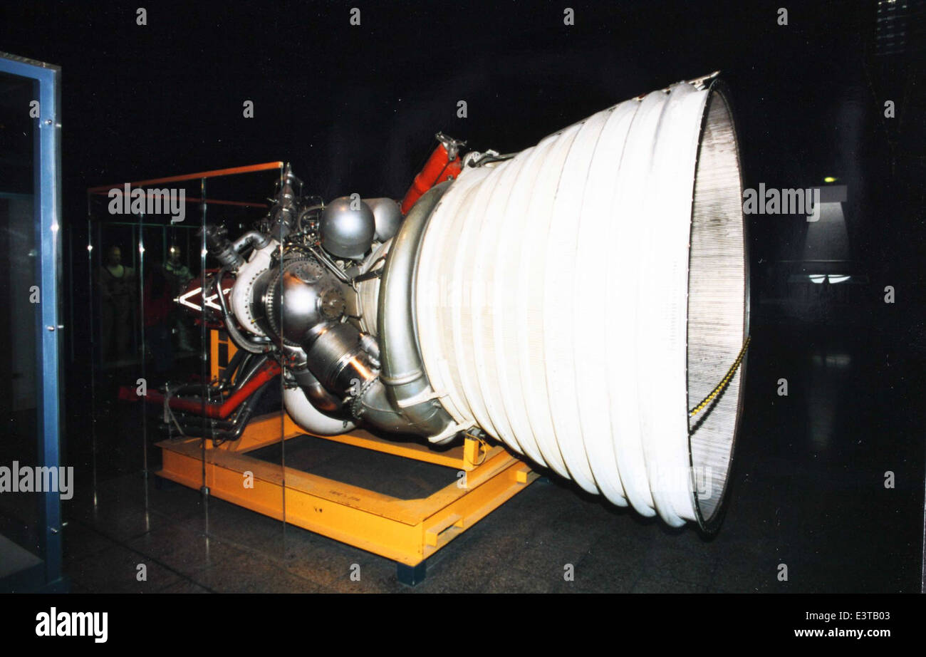 J 2 rocket engine hi-res stock photography and images - Alamy