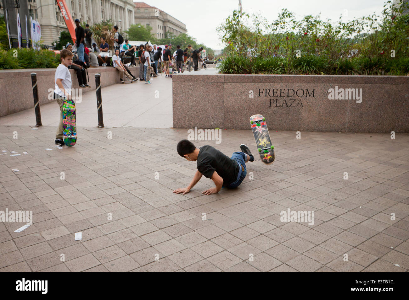 Fall From Skate High Resolution Stock Photography and Images - Alamy
