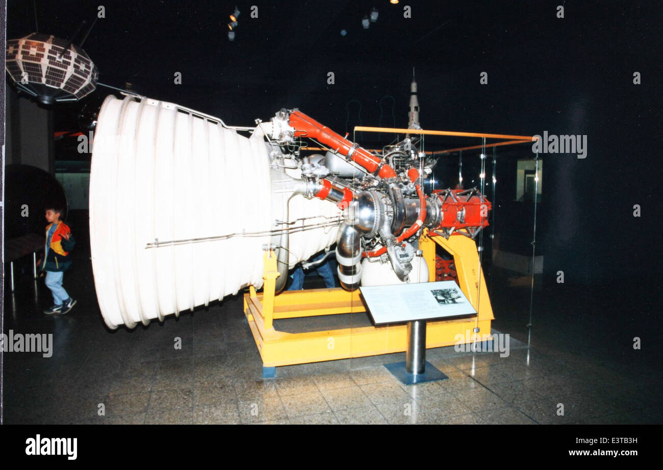 J 2 rocket engine hi-res stock photography and images - Alamy