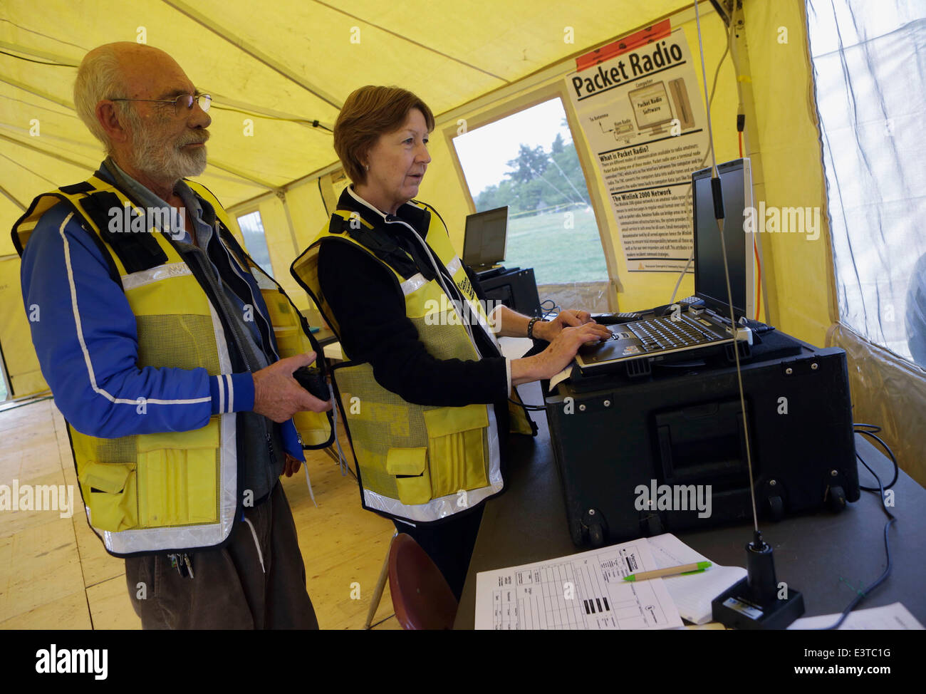 E rescuers hi-res stock photography and images - Alamy
