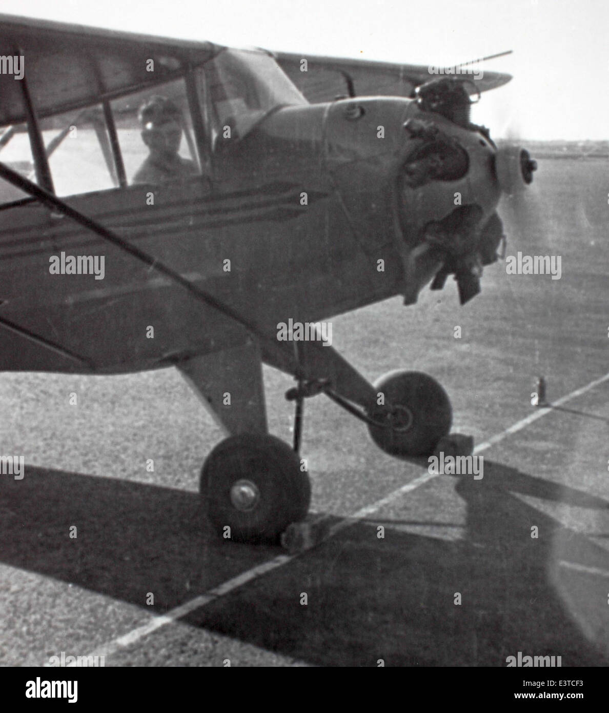 Collection of aircraft hi-res stock photography and images - Alamy