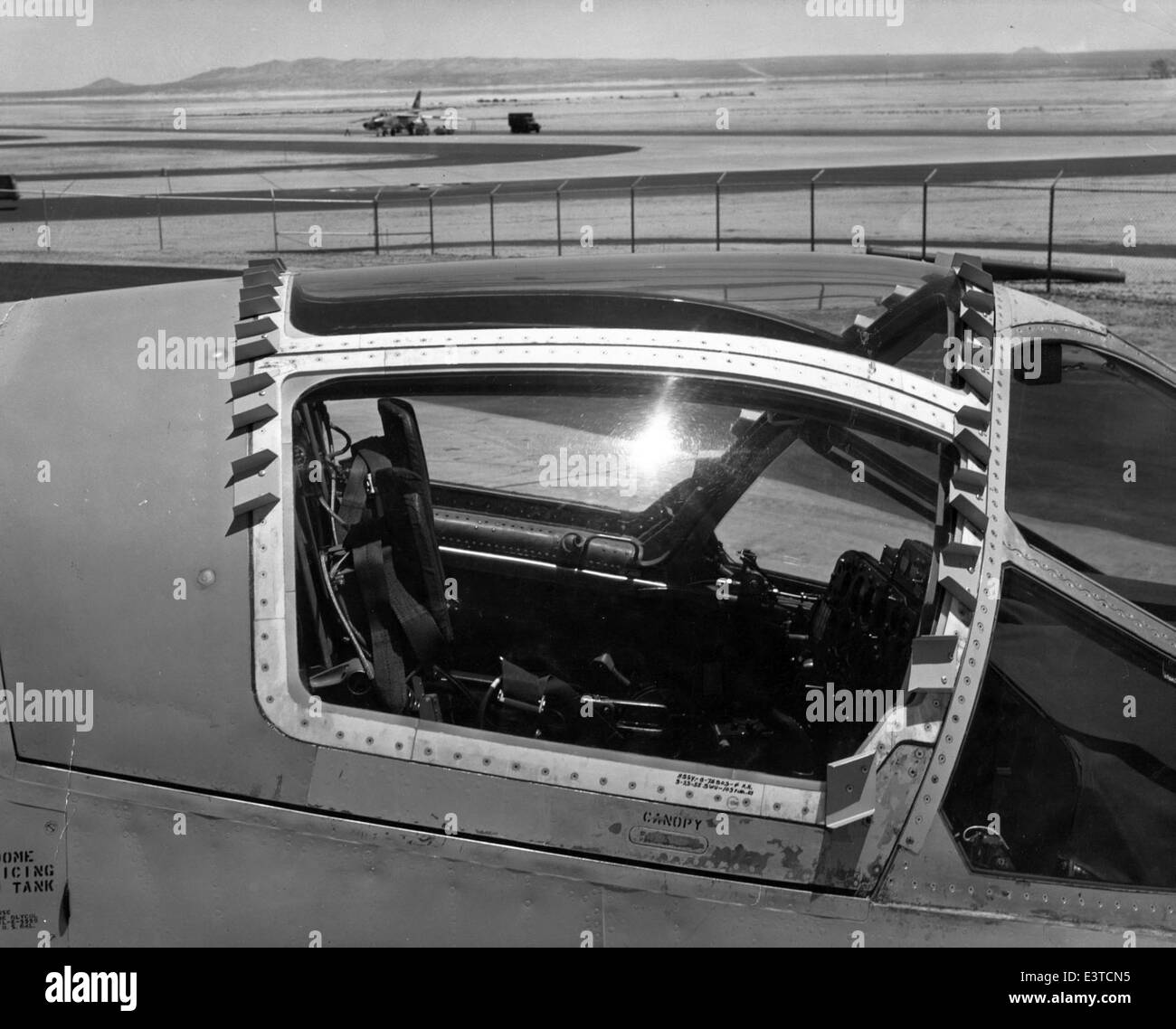 Convair F 102 Delta Dagger Black and White Stock Photos & Images - Alamy