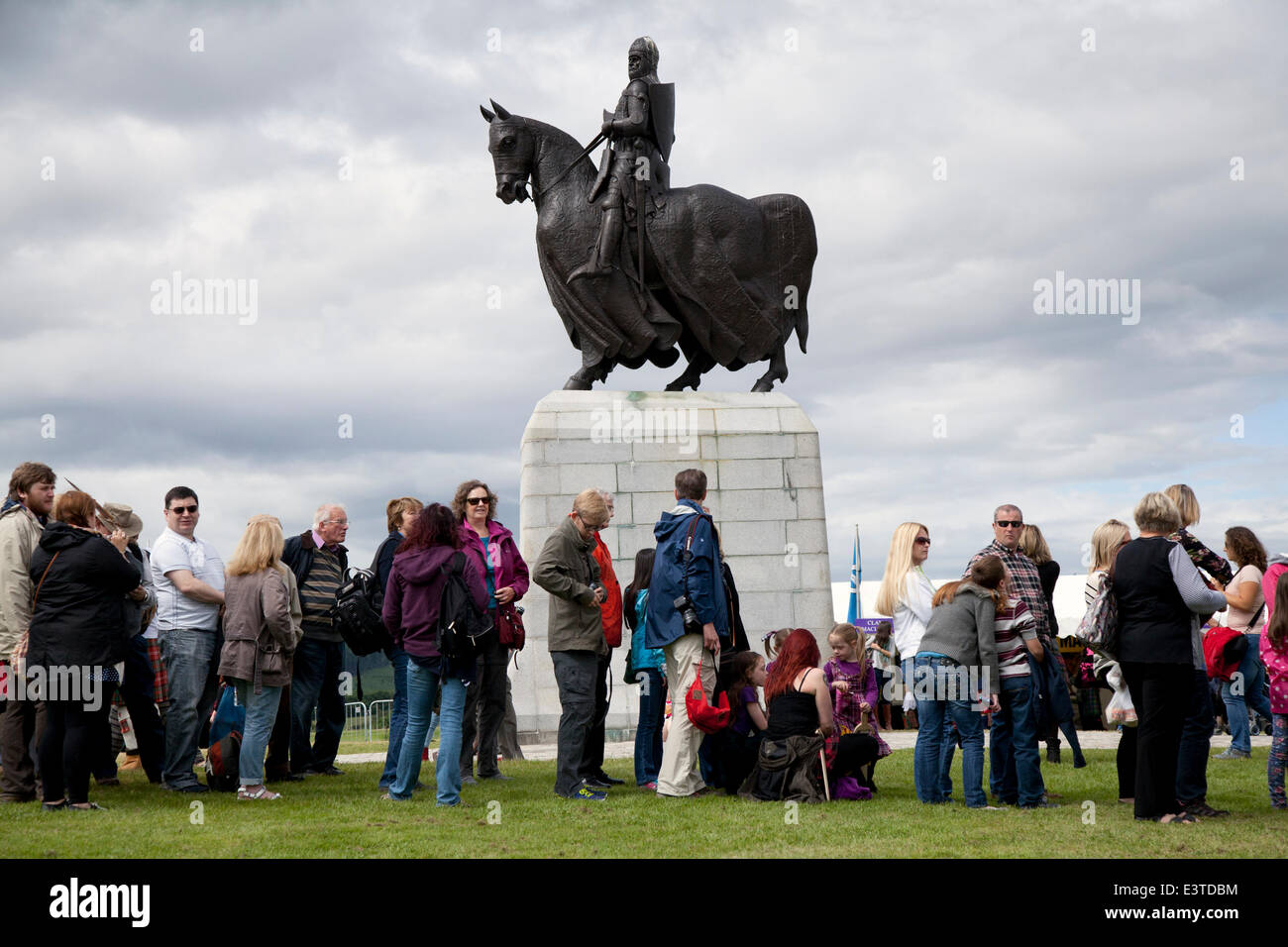 Statue of a piper hi-res stock photography and images - Alamy