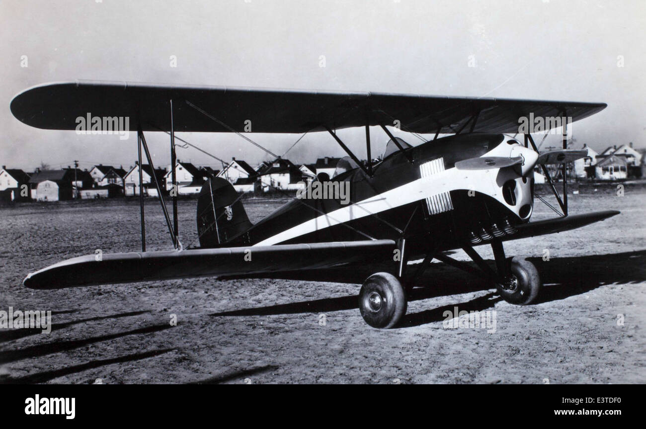The Great Lakes 2T-1E was a tandem two-seat trainer aircraft used by ...