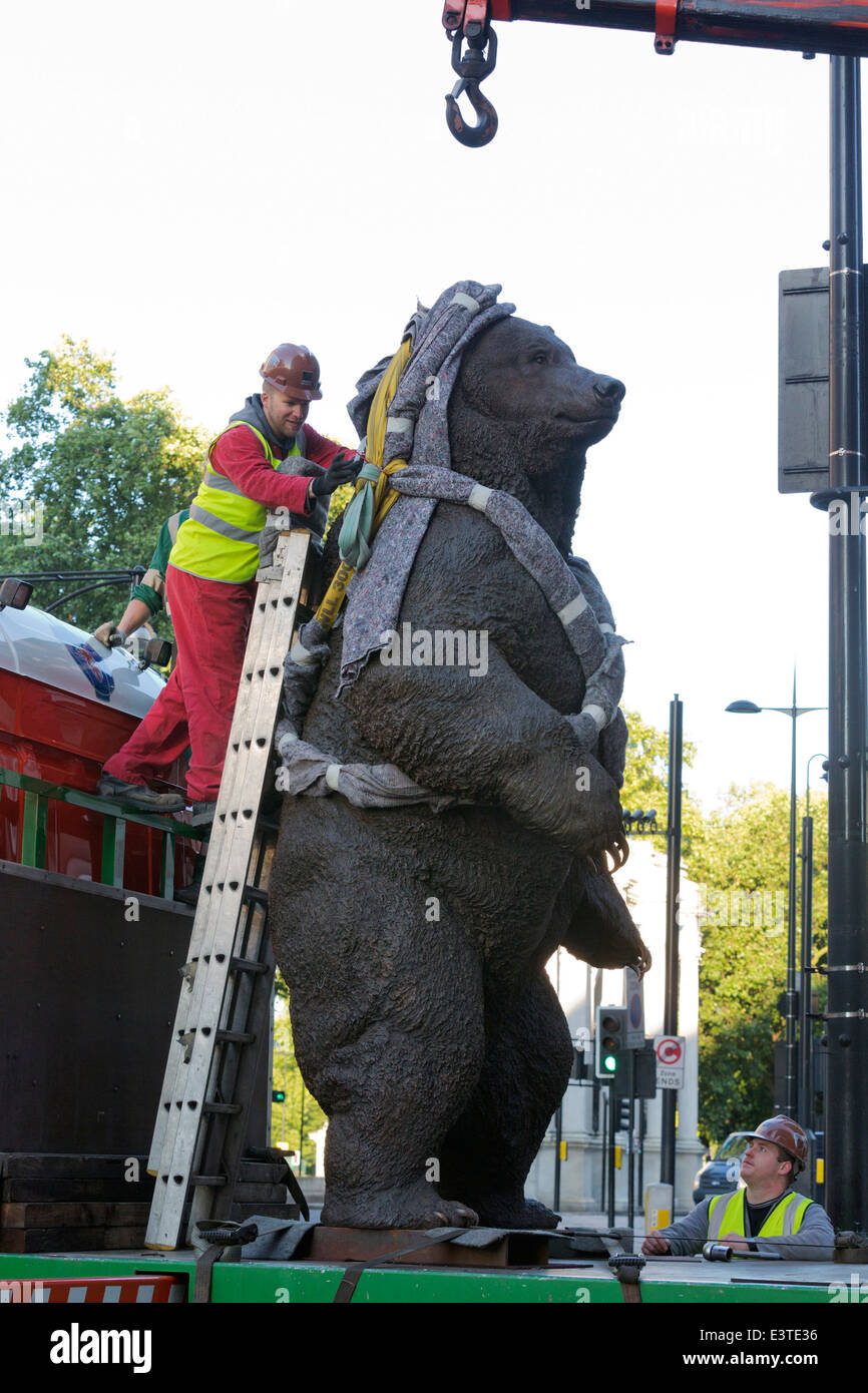 Installation of Nick Bibby's monumental bronze sculpture of Grizzly ...