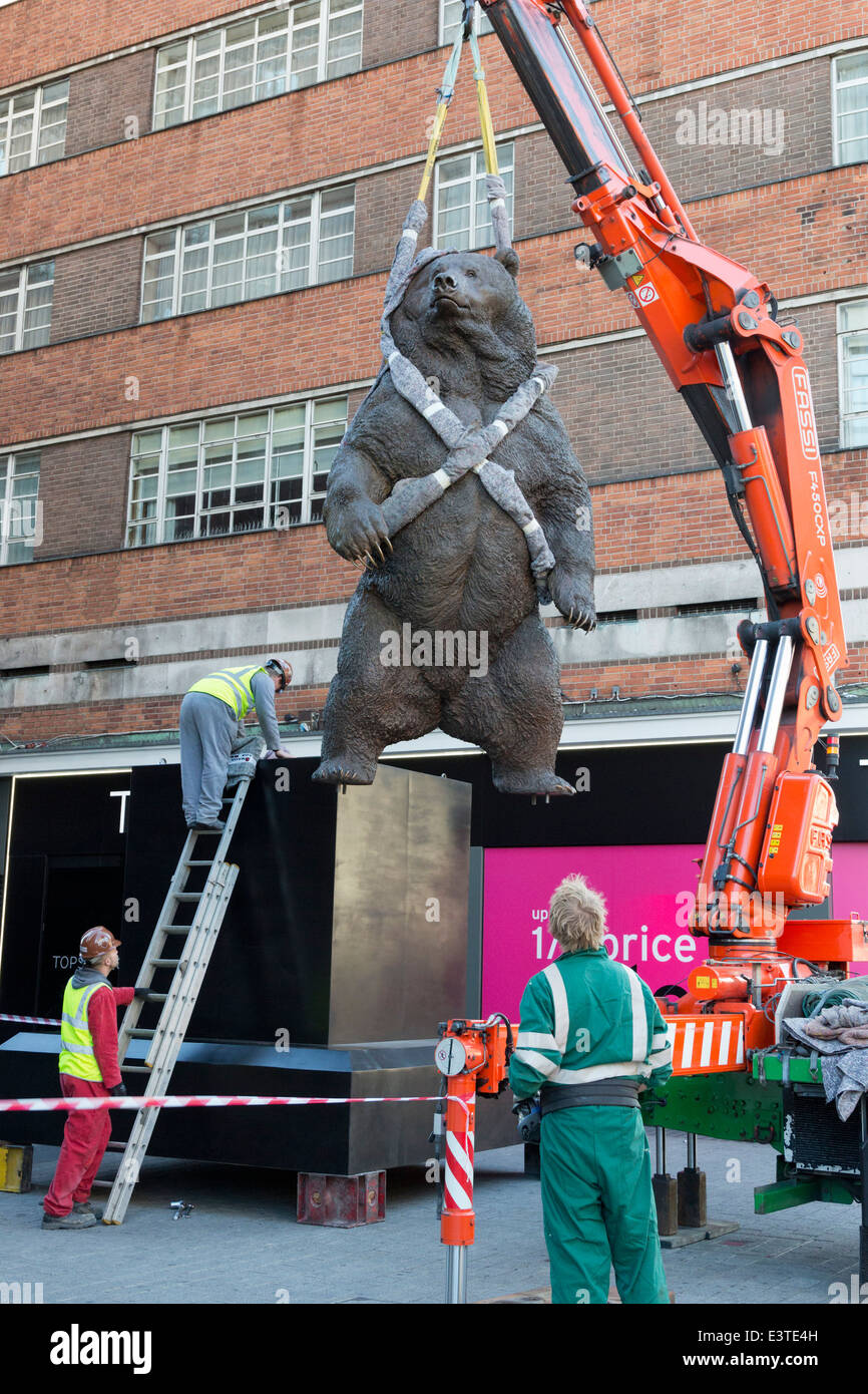 Installation of Nick Bibby's monumental bronze sculpture of Grizzly ...