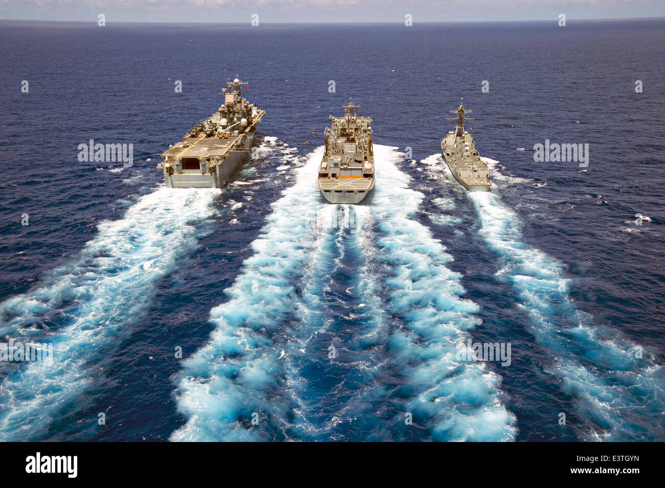 Spruance class destroyer hi-res stock photography and images - Alamy