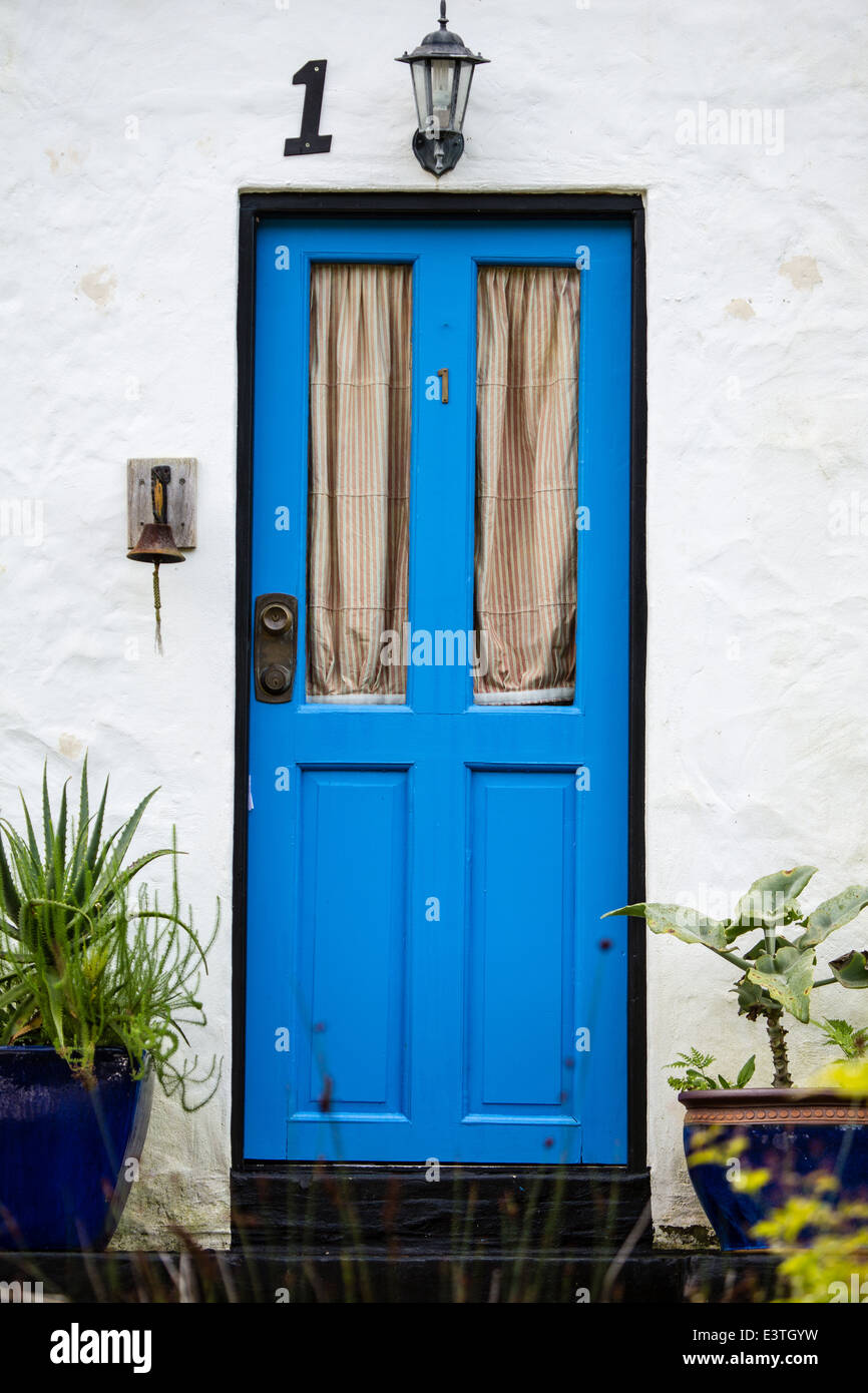 Front door welcoming hi-res stock photography and images - Alamy
