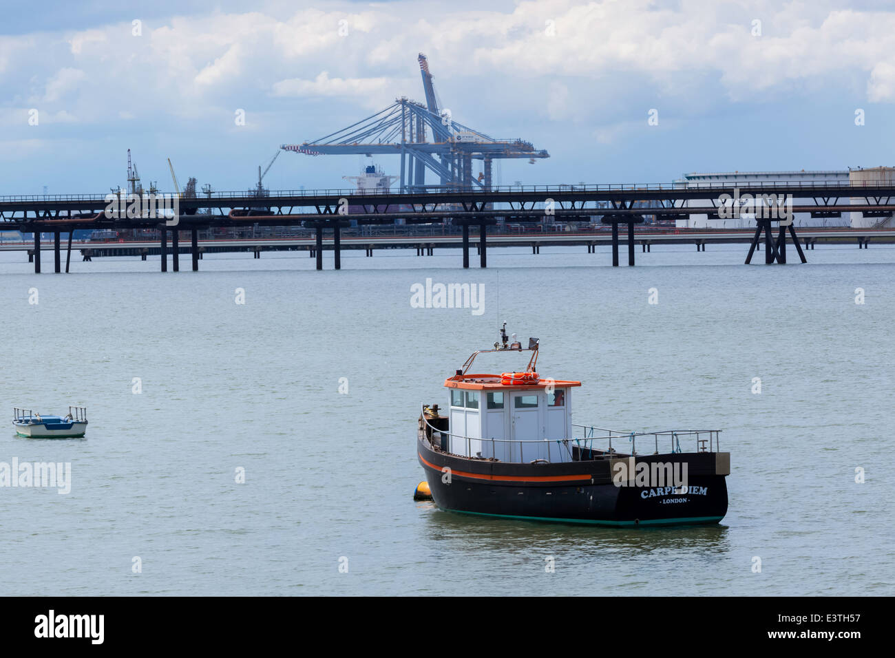London gateway port hi-res stock photography and images - Alamy