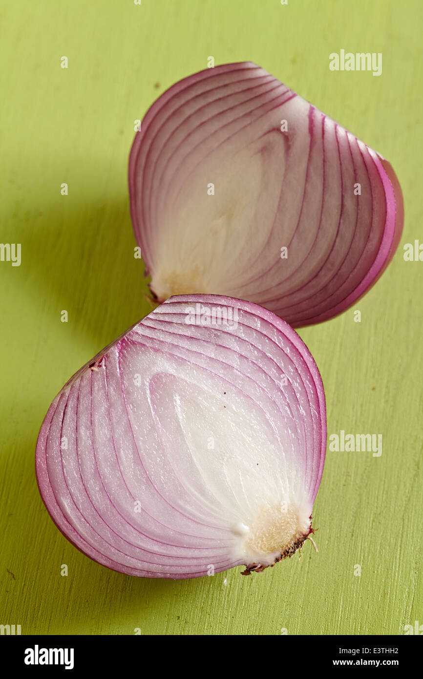 Red onion sliced close hi-res stock photography and images - Alamy