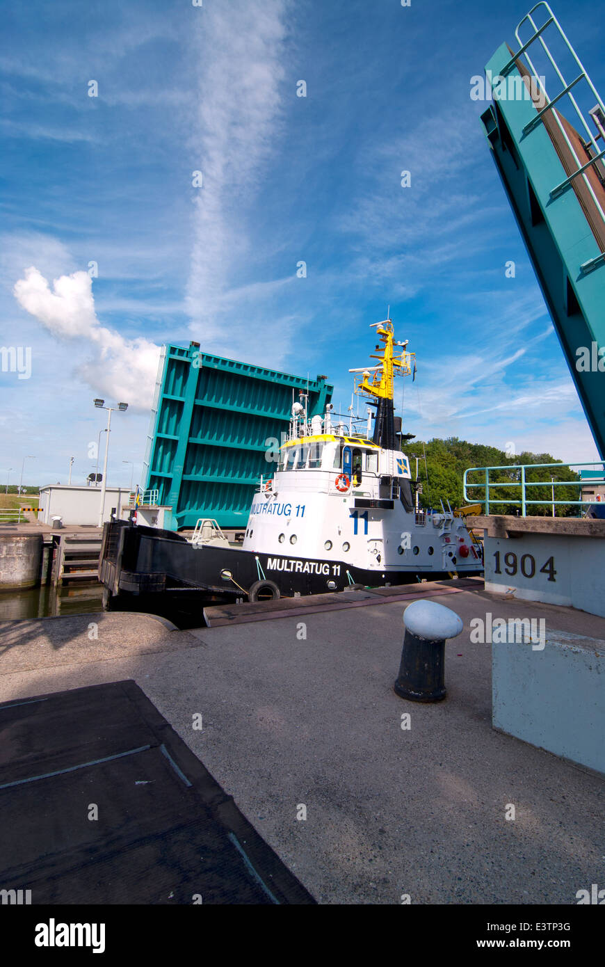 Dutch tug boat hi-res stock photography and images - Alamy