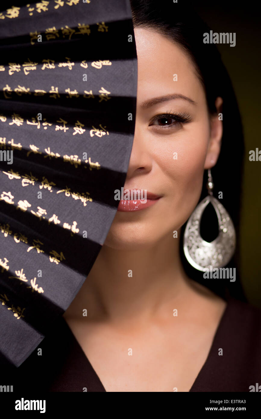 Asian girl fan hi-res stock photography and images - Alamy