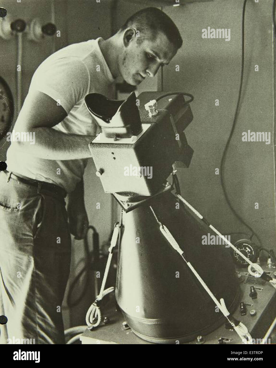 A radar scope display at the Consolidated/Convair Aircraft Factory in ...