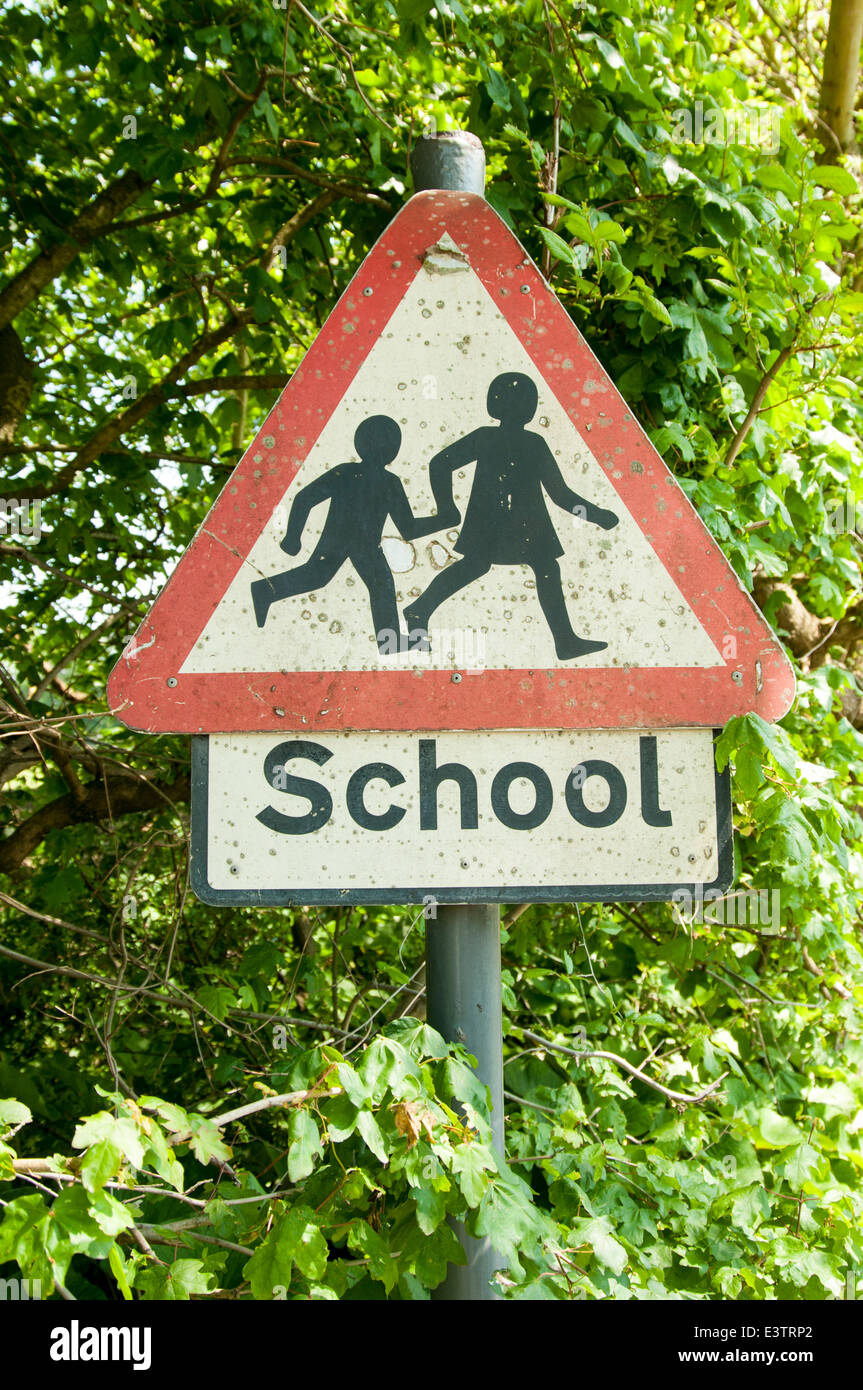 School children crossing road hi-res stock photography and images - Alamy