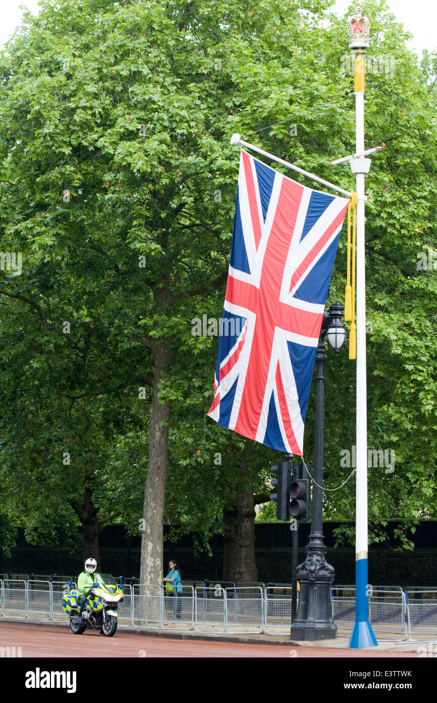 Armed police office on a motorcycle with Union Jack Flag on The Mall ...