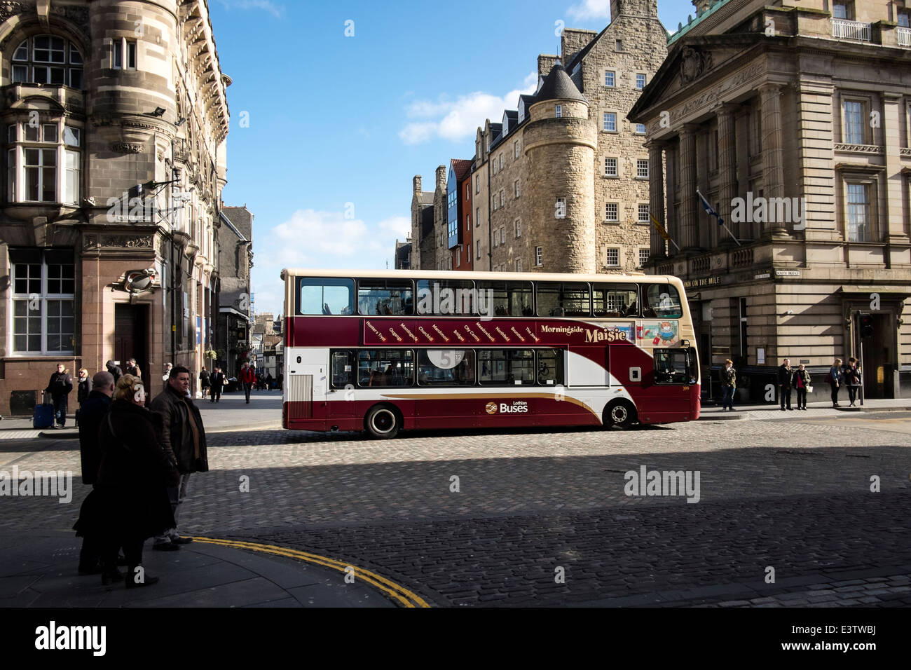 A bus in North Bridge Street, Edinburgh, Scotland Stock Photo - Alamy
