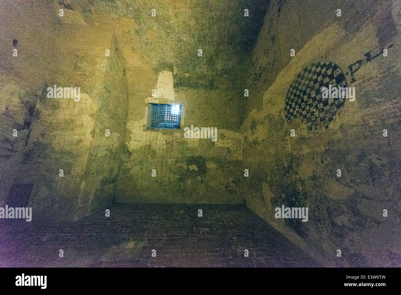 Castello dungeon hi-res stock photography and images - Alamy